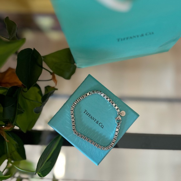 Tiffany & Co. | Accessories | Tiffany Co Venetian Link Bracelet New ...